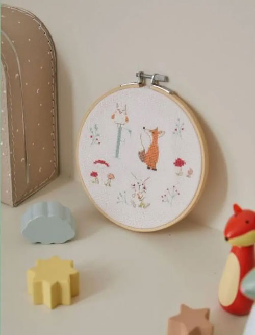 DMC Gift of Stitch - broderi kit, monogram med dyr - Hobbyhjornet.no